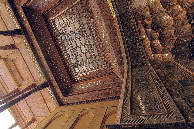 Top 10 Fascinatinating Facts about Chehel Sotun Palace - Discover Walks ...